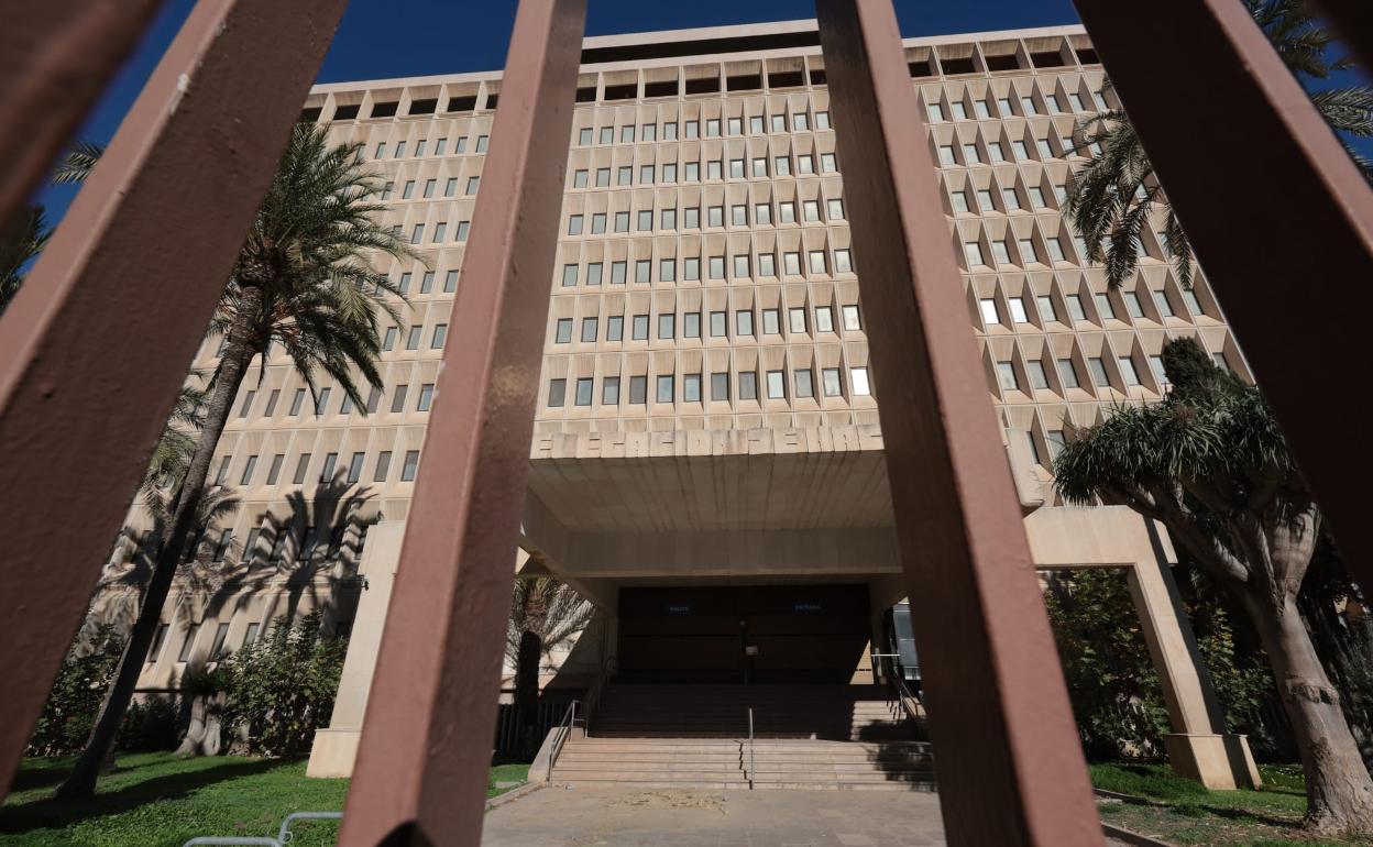 Los funcionarios de Hacienda: «La reforma del edificio de Málaga es la obra más ineficiente del ...